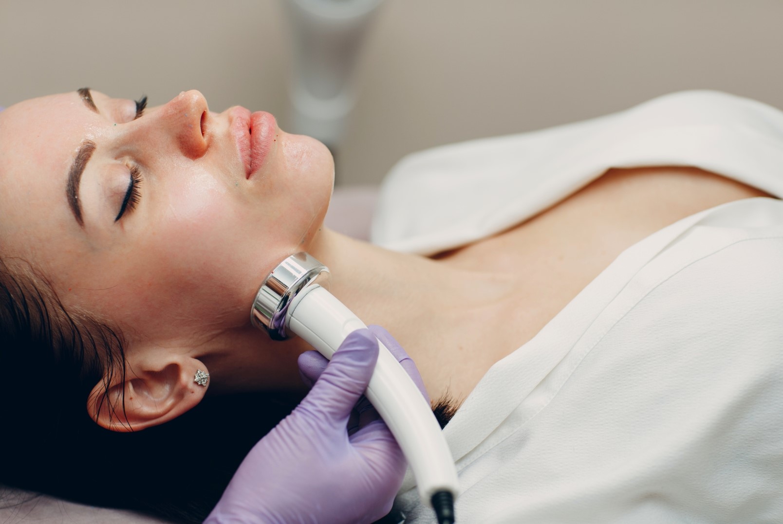 Diamond Lifting Skin TIghtening Singapore | AEON Medical & Aesthetic Centre